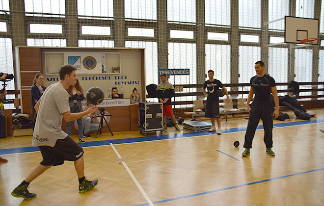 Most passes of a spinning basketball in one minute (pair) | Guinness ...